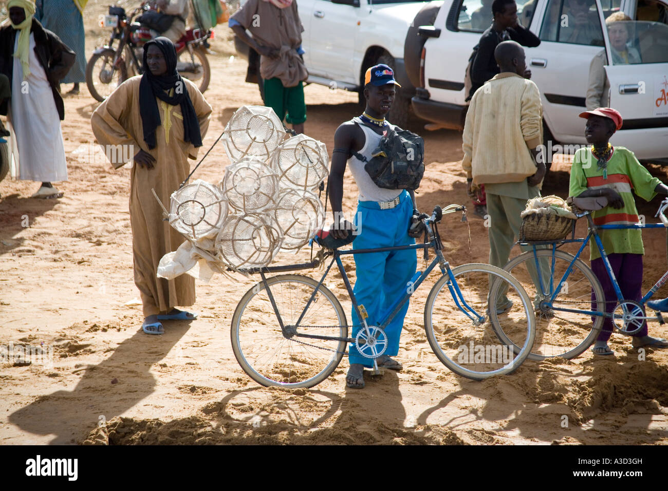 Waiting for the ferry to cross the Bani river on route to the Monday ...