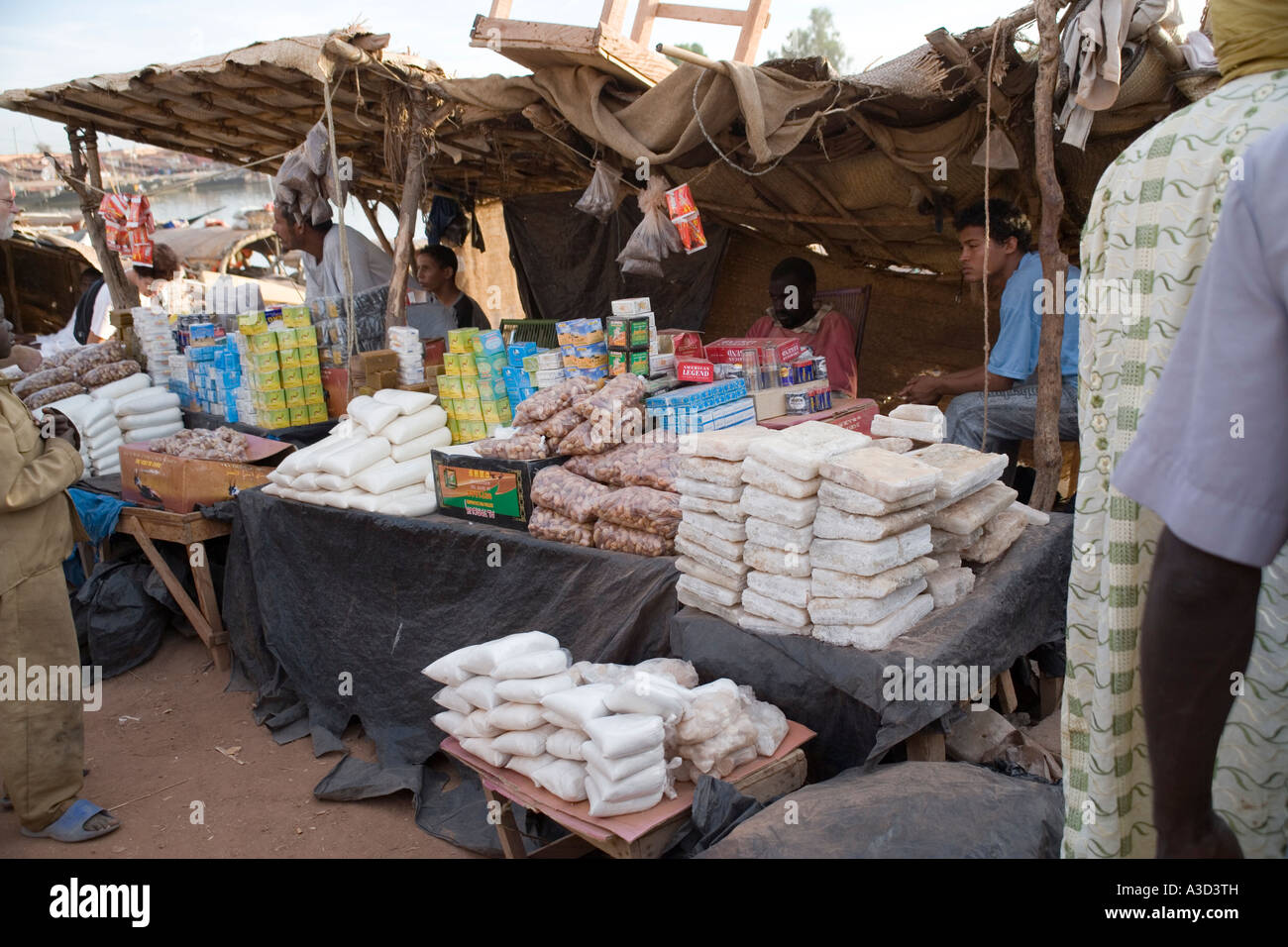 The market in the town of Mopti, Mali, West Africa Stock Photo - Alamy