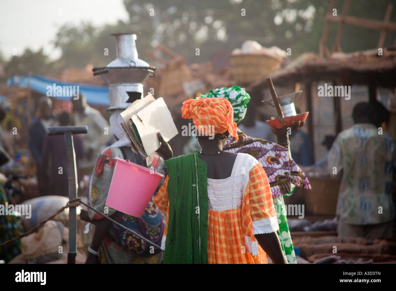 The market in the town of Mopti, Mali, West Africa Stock Photo - Alamy