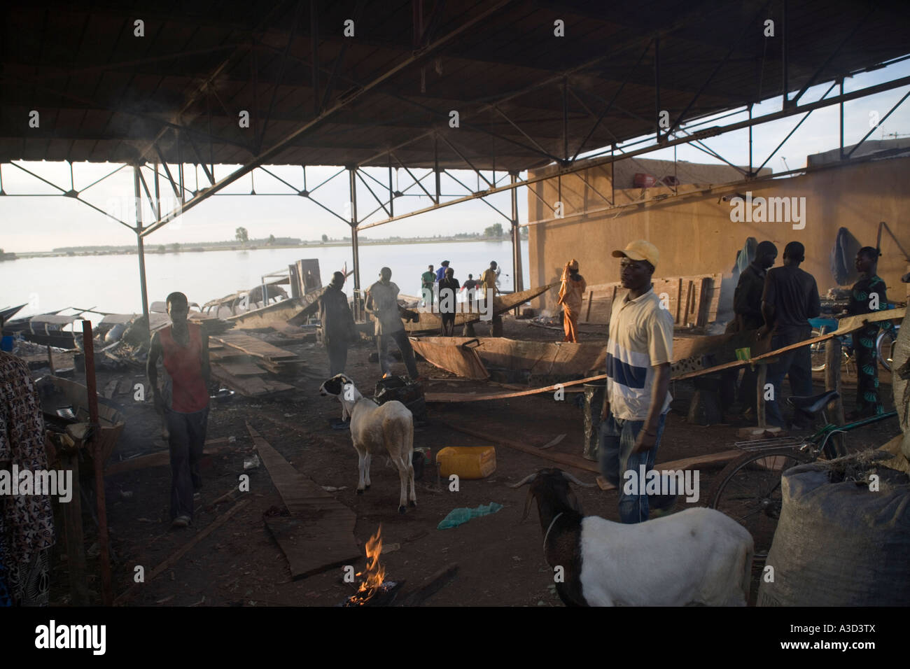 Pirogue canoe factory in the town of Mopti, Mali, West Africa Stock ...