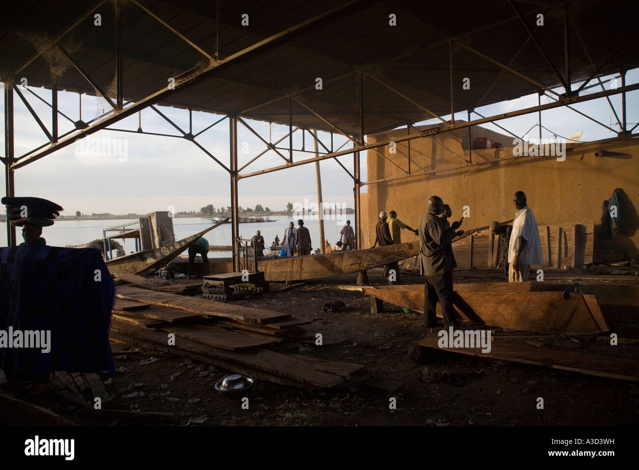 Pirogue canoe factory in the town of Mopti, Mali, West Africa Stock ...
