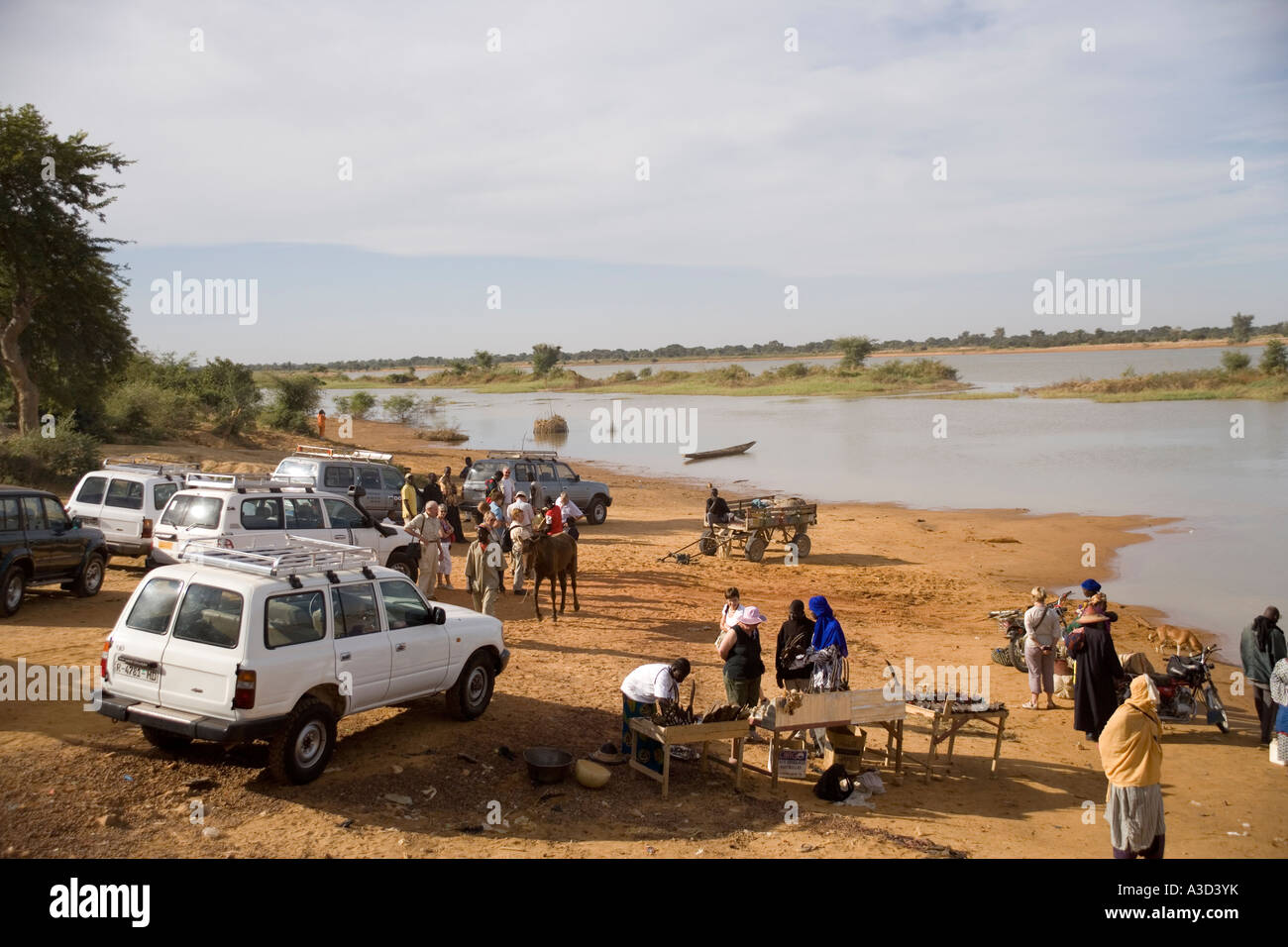 Waiting for the ferry to cross the Bani river on route to the Monday ...