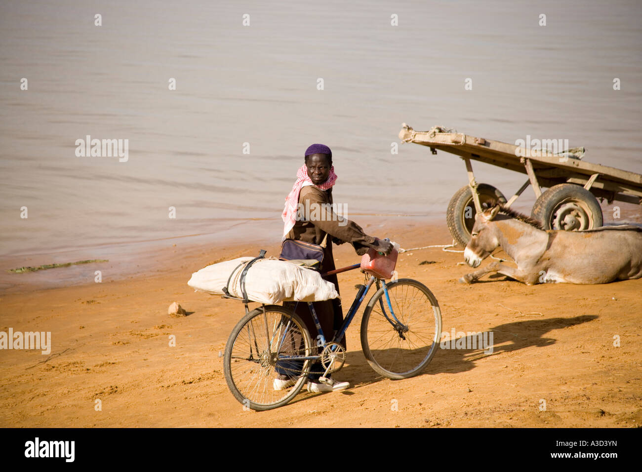 Waiting for the ferry to cross the Bani river on route to the Monday ...