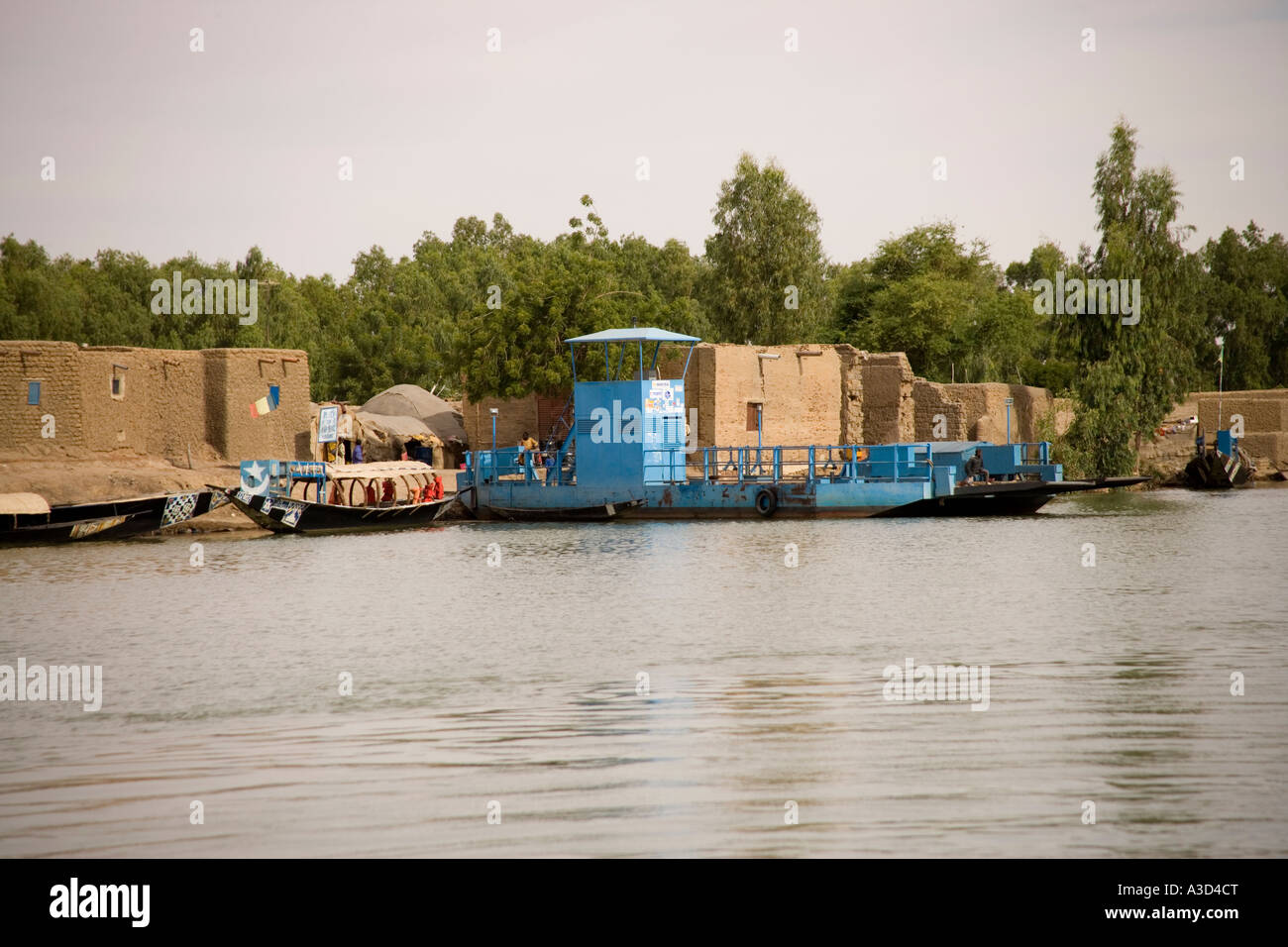 Ferry at Korioume the port of Timbuktu on the Niger river, Mali, West ...