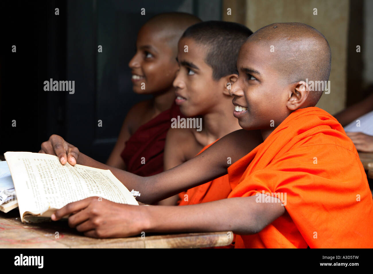 Young student in sri lanka hi-res stock photography and images - Alamy