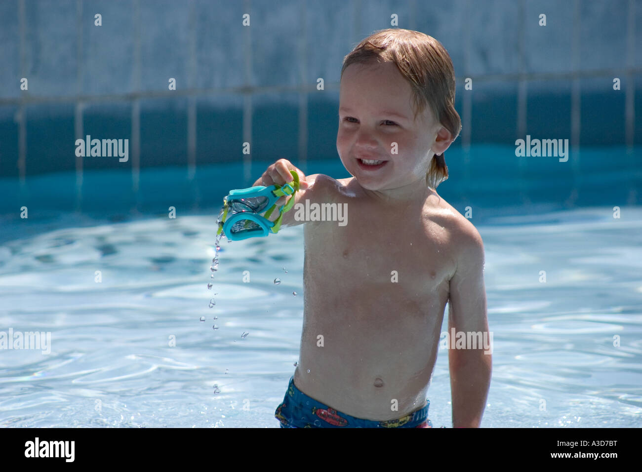 Young boy in swimming pool Stock Photo - Alamy