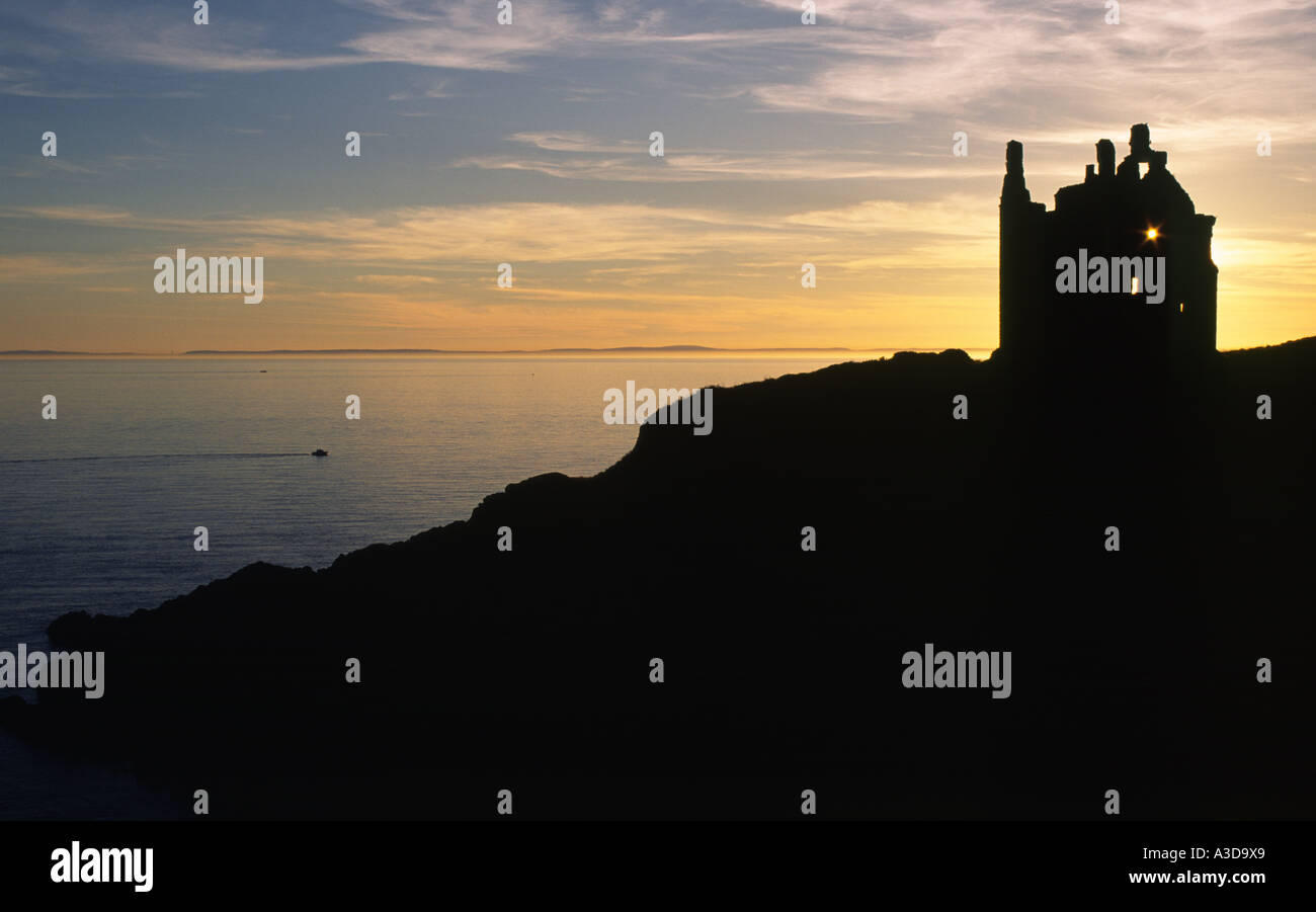 Dunskey Castle near Portpatrick Stock Photo - Alamy