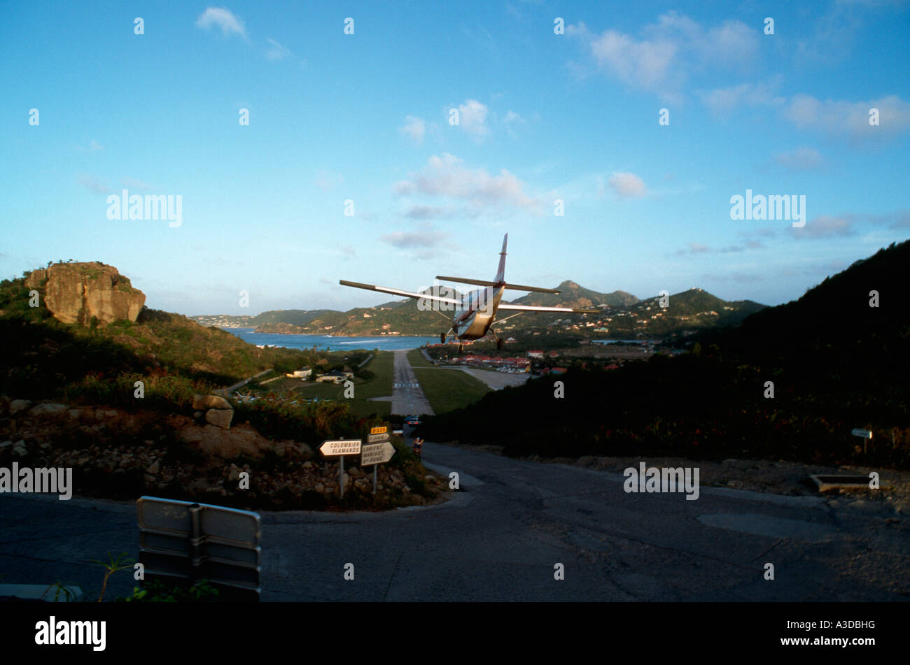 Airplane landing at St. Barths FWI Stock Photo - Alamy