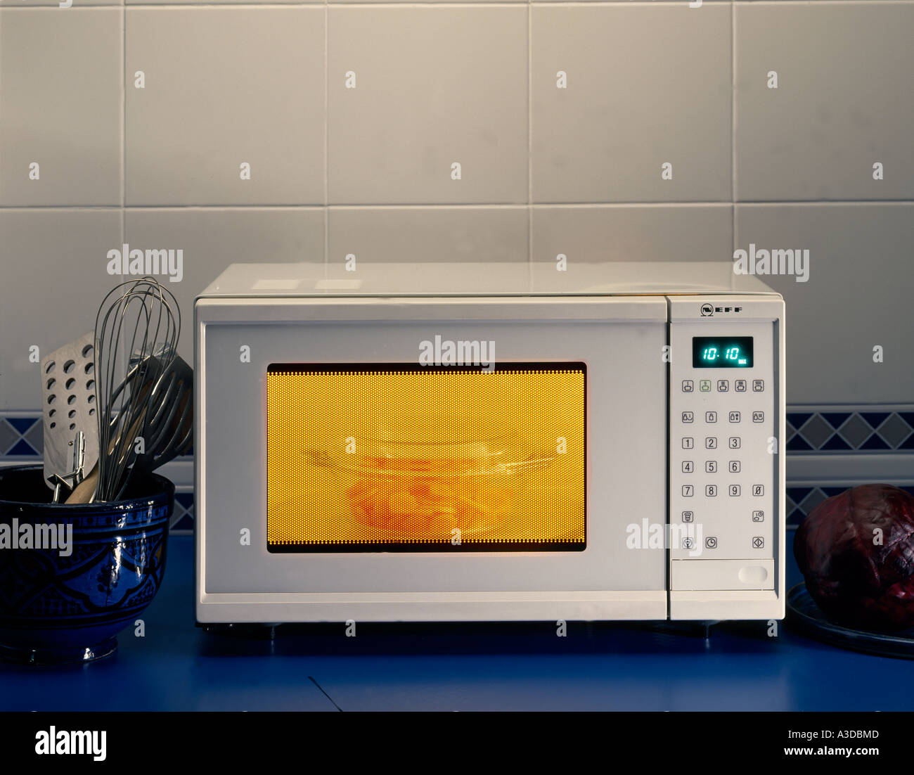 Pyrex dish hi-res stock photography and images - Alamy