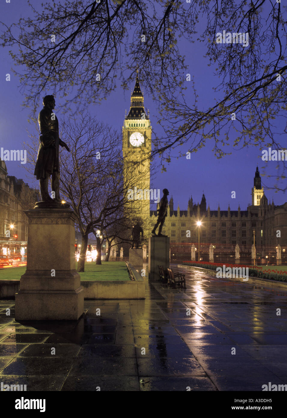London Parliament Square Big Ben and statues on a wet evening Stock ...