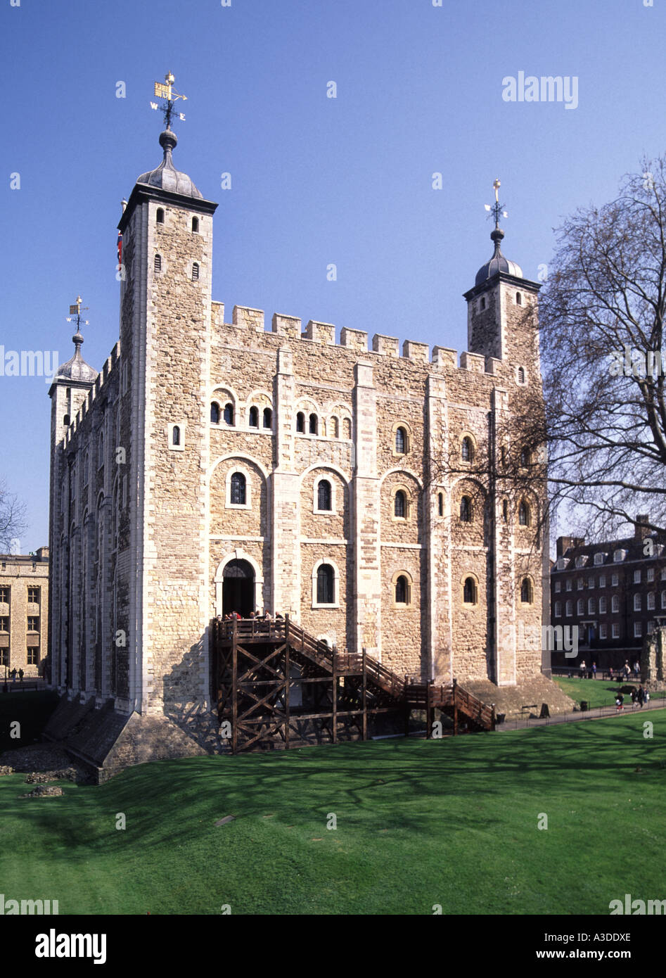 Historical White Tower building at the famous historic iconic Tower of ...