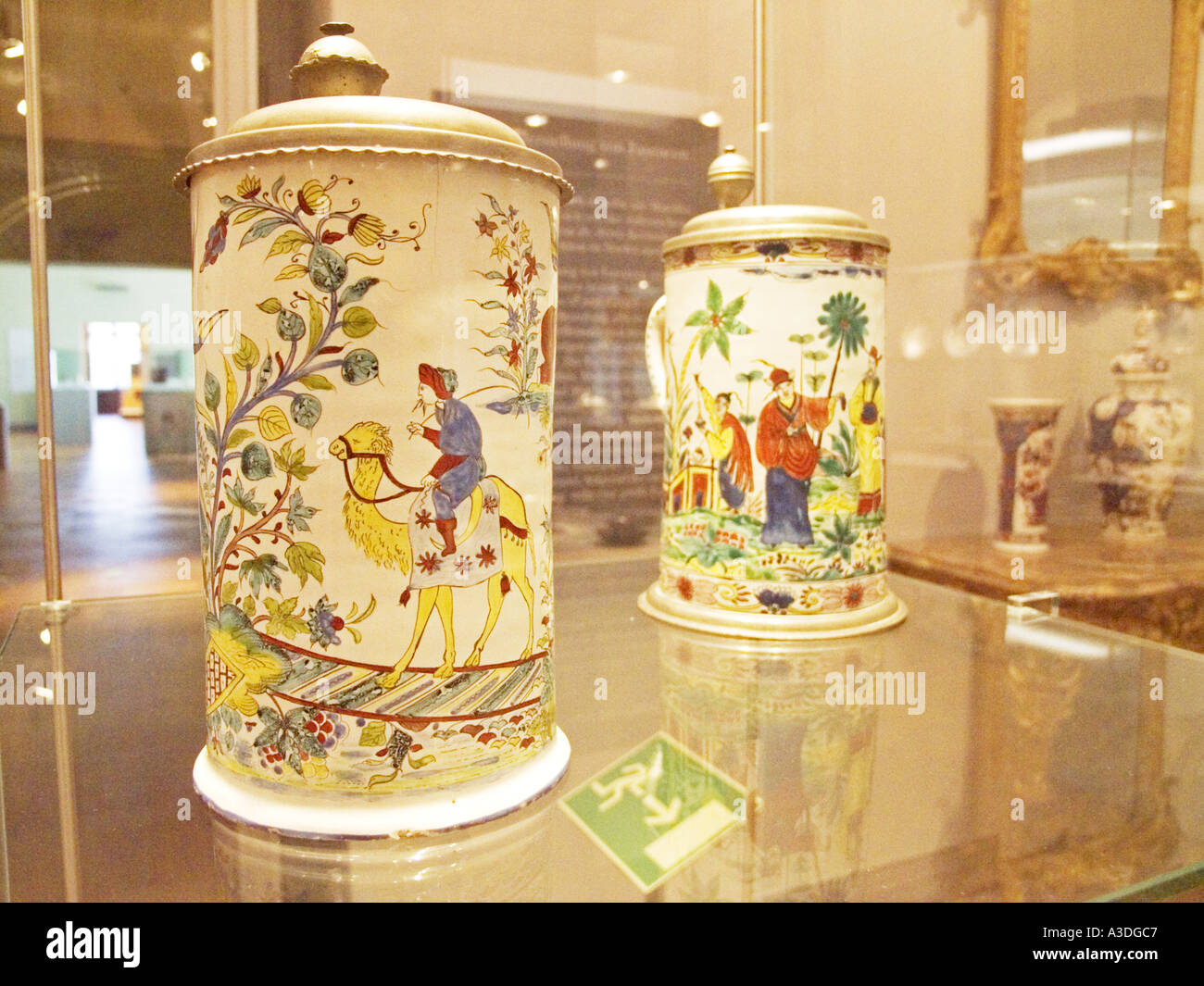 Procelain museum hi-res stock photography and images - Alamy