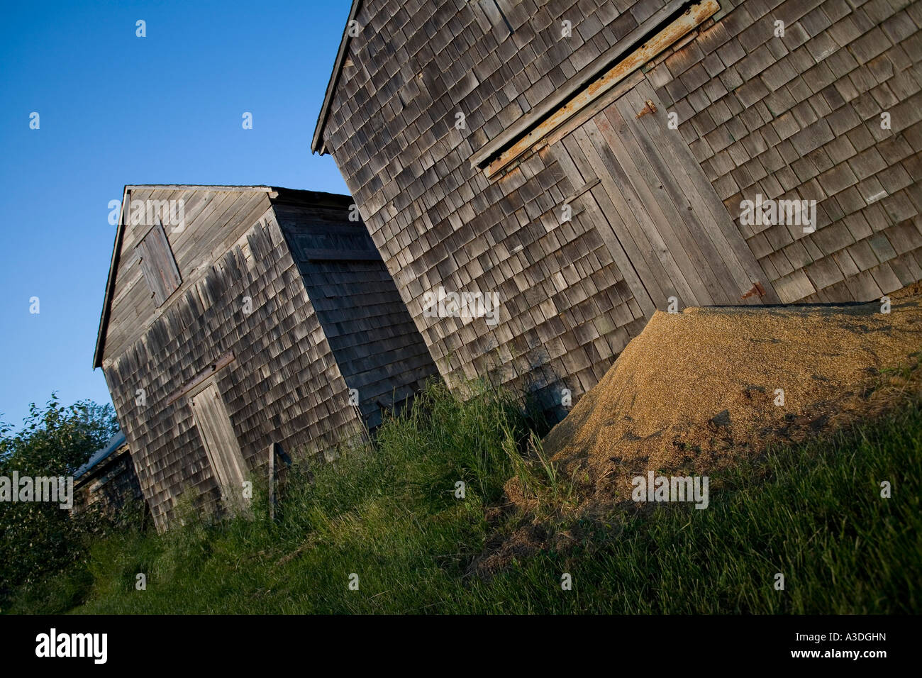 Old prairie farm buildings Stock Photo - Alamy