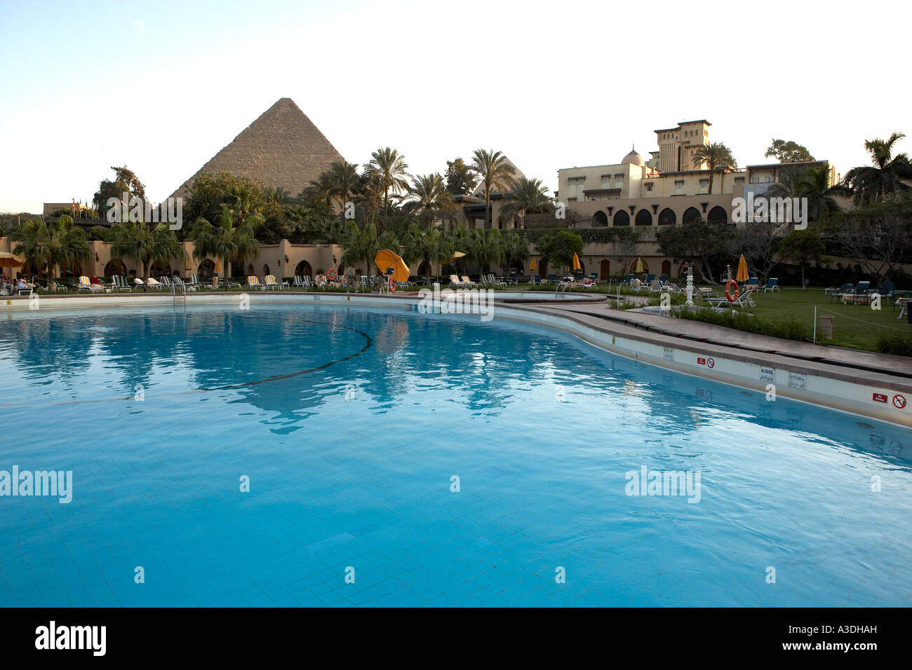 Mena house pyramid hi-res stock photography and images - Alamy