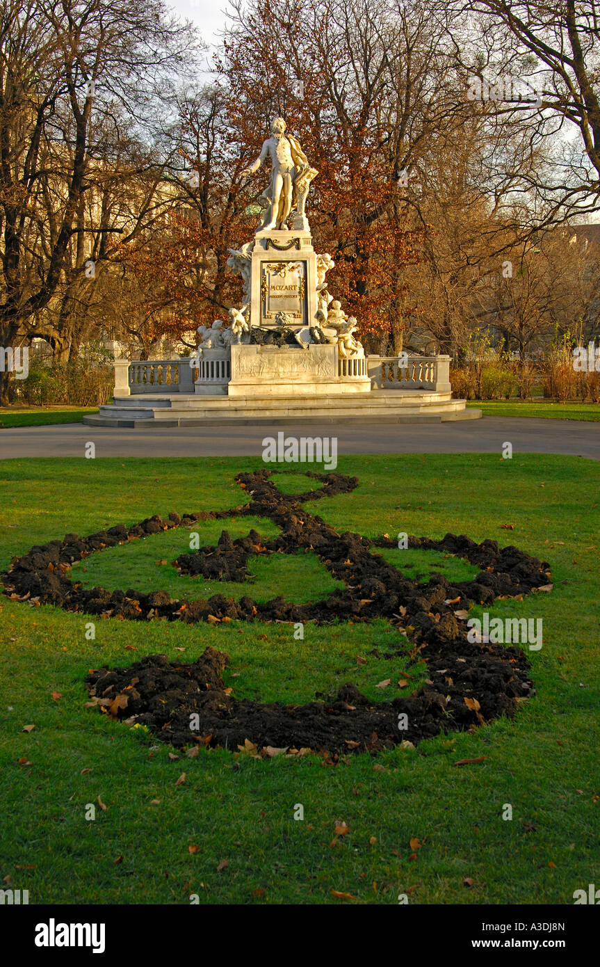 Wolfgang Amadeus Mozart monument, Burggarten, Vienna, Austria Stock ...