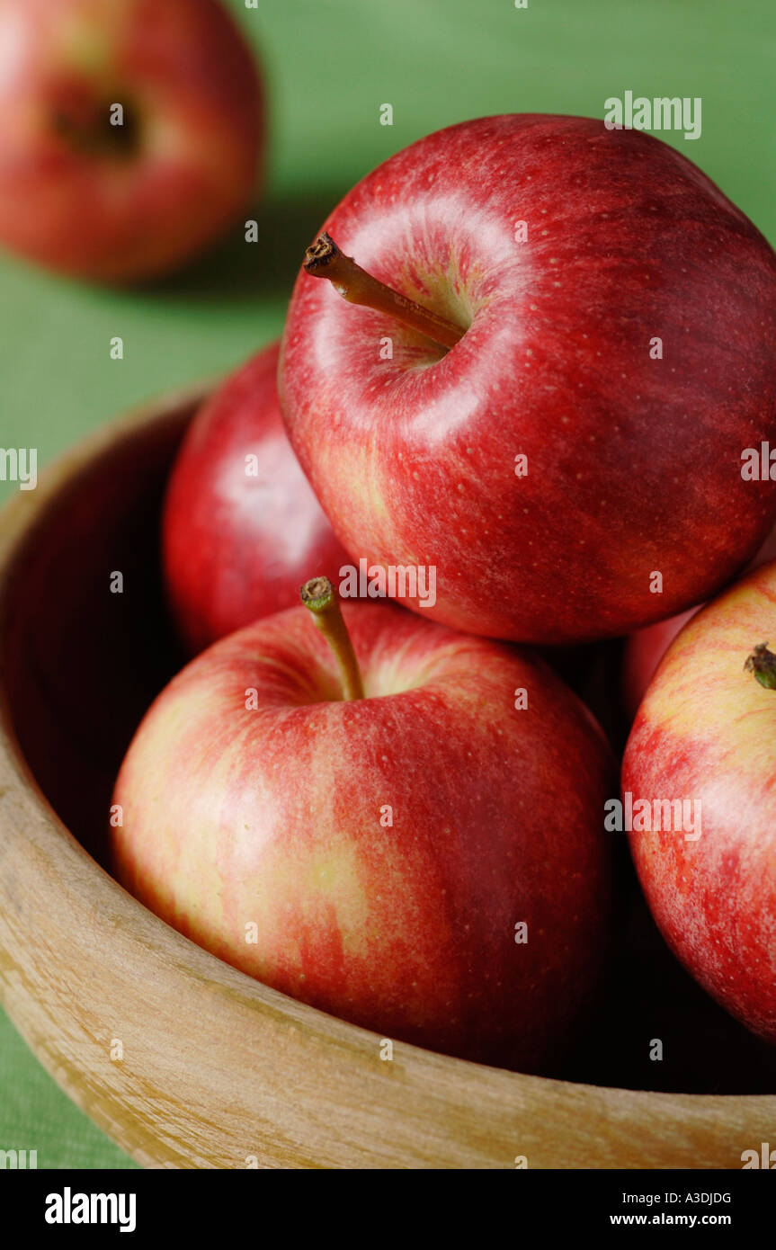 Bowl of braeburn apples hi-res stock photography and images - Alamy