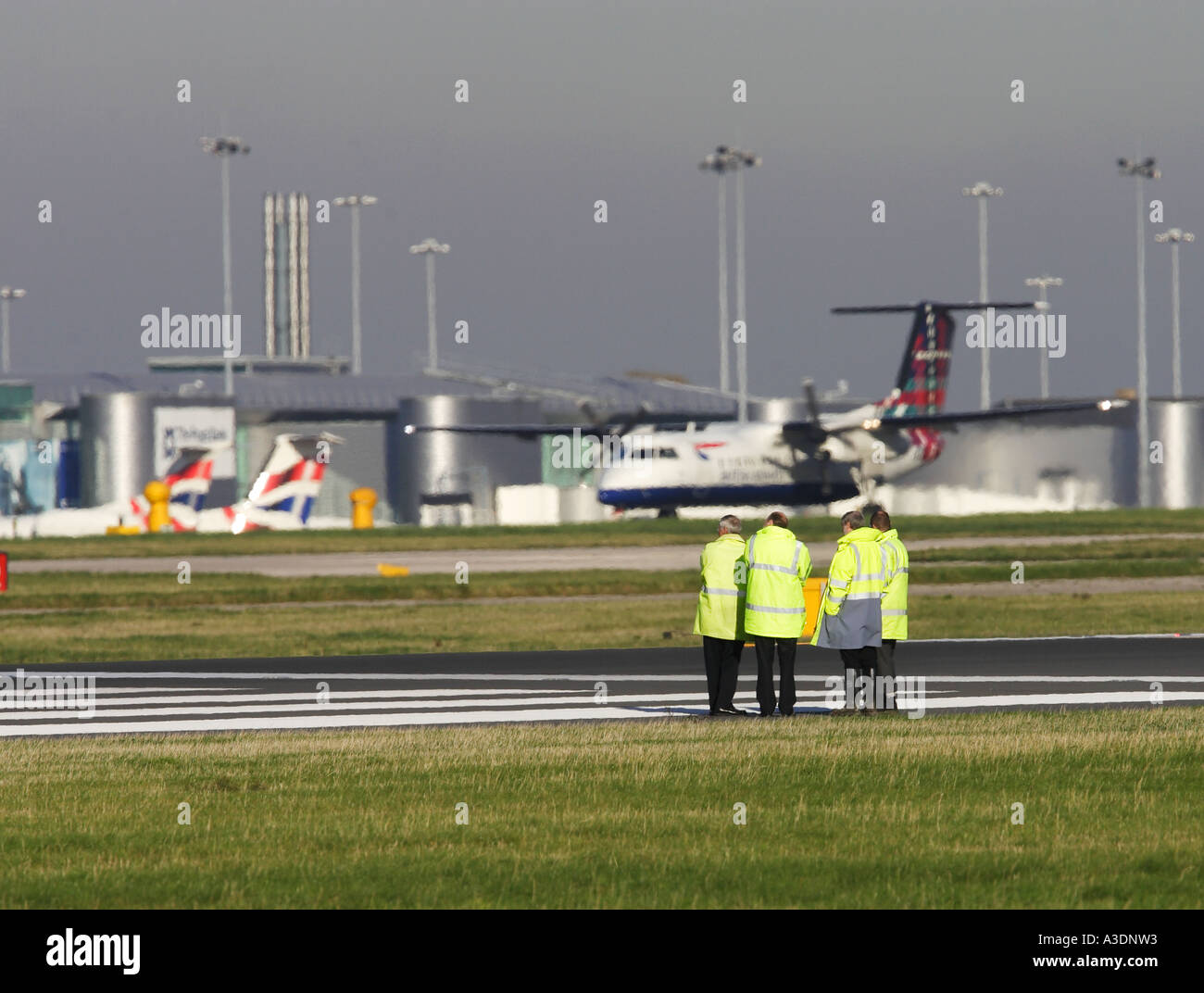 British Airways BA Dash 8 arriving Stock Photo - Alamy