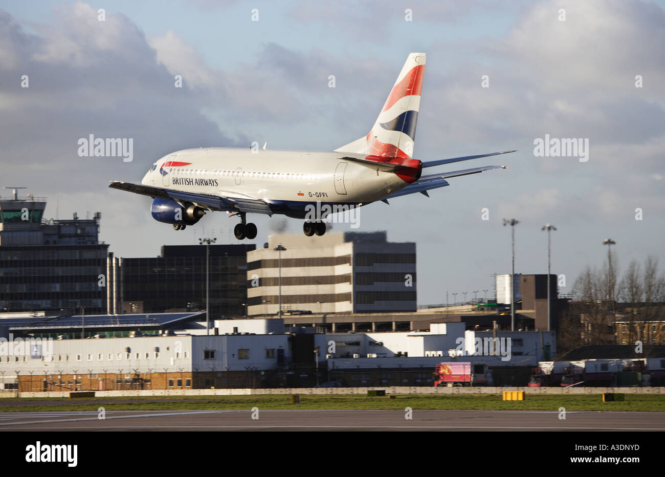 British Airways BA Boeing 737 arriving Stock Photo - Alamy