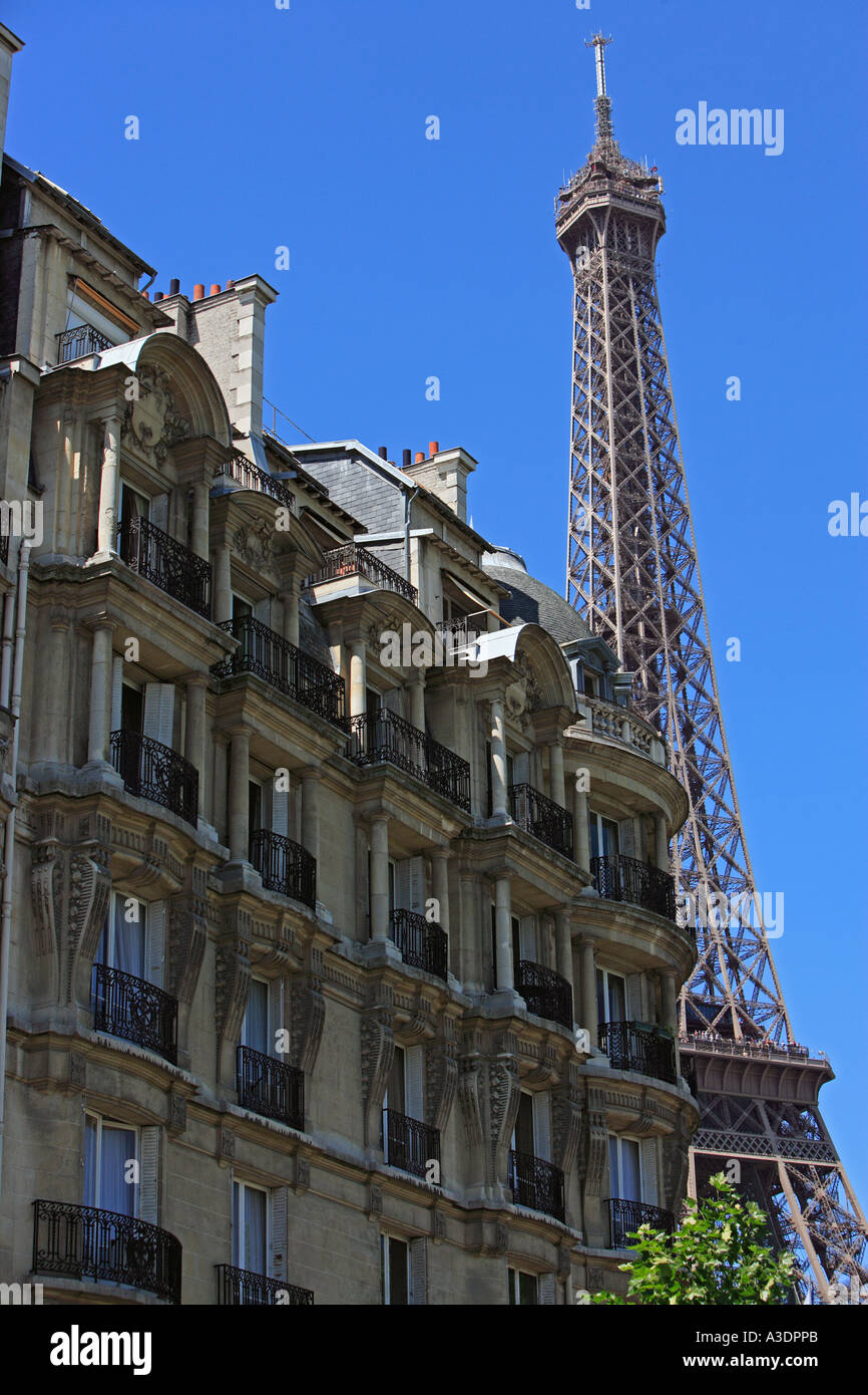 Paris homes eiffel hi-res stock photography and images - Alamy