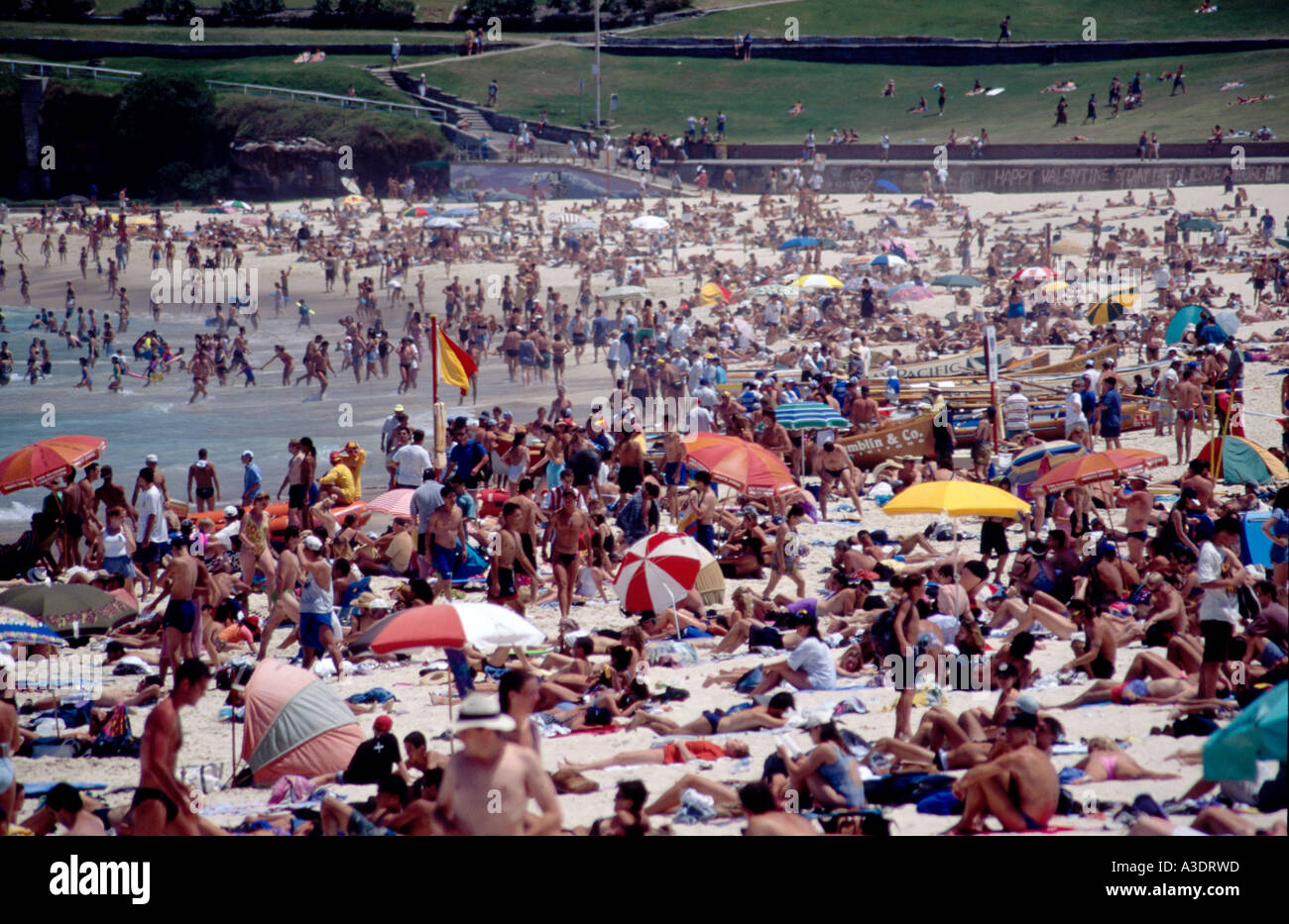 Huge crowd of people swimming and sunbathing with heat haze, Bondi ...