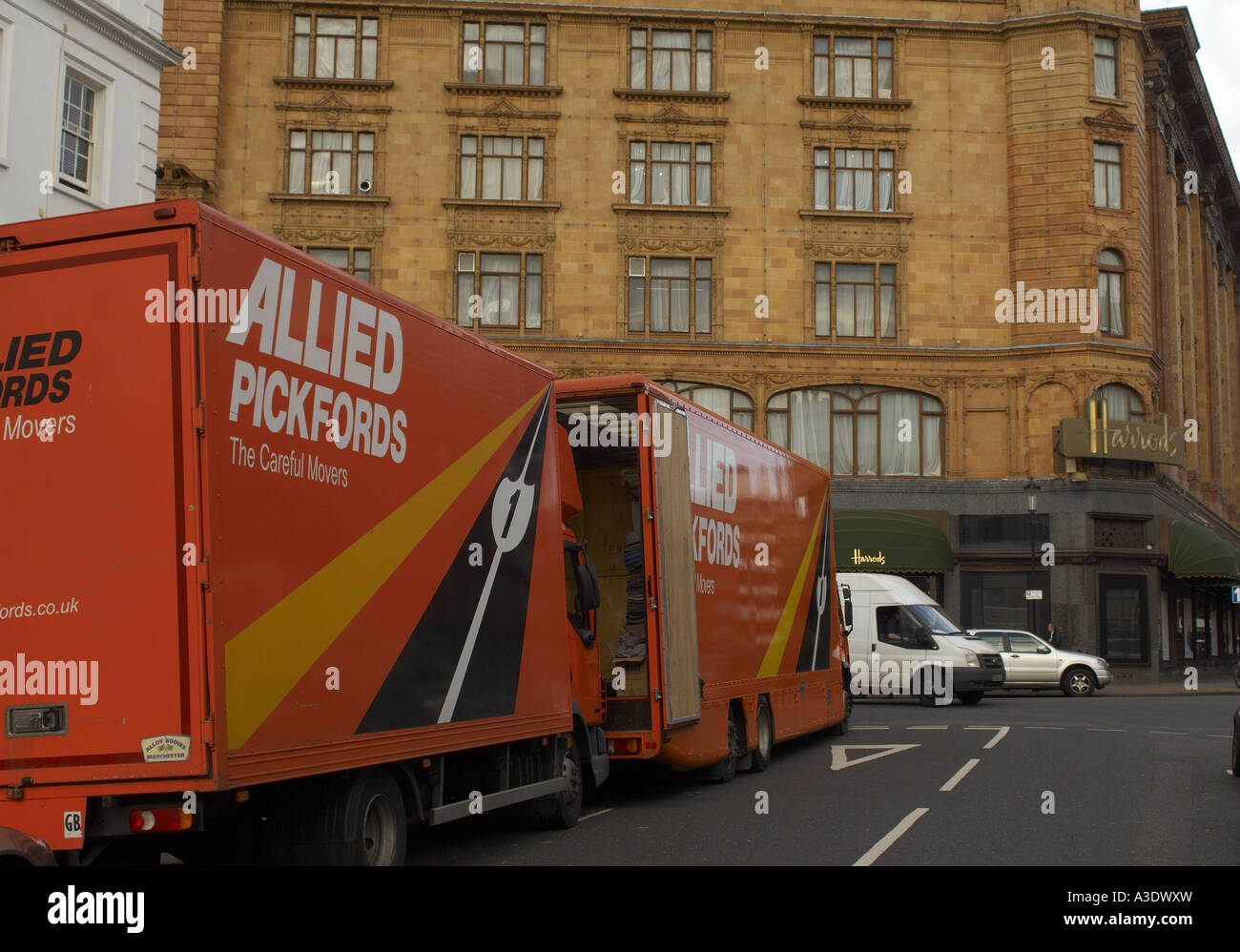 Allied Pickford removal lorries near Harrods London Stock Photo - Alamy