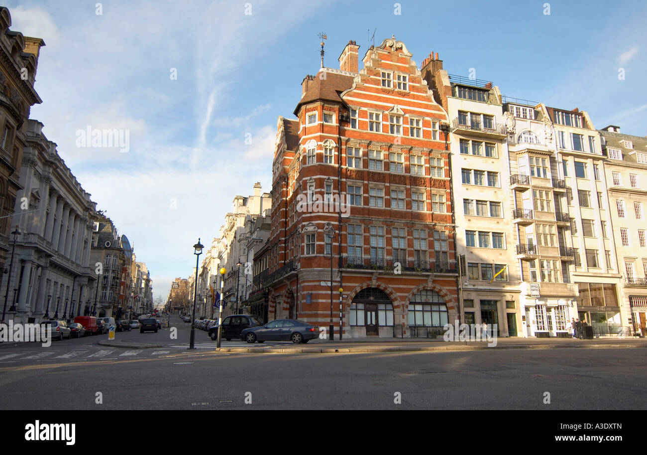 Pall mall street view hi-res stock photography and images - Alamy
