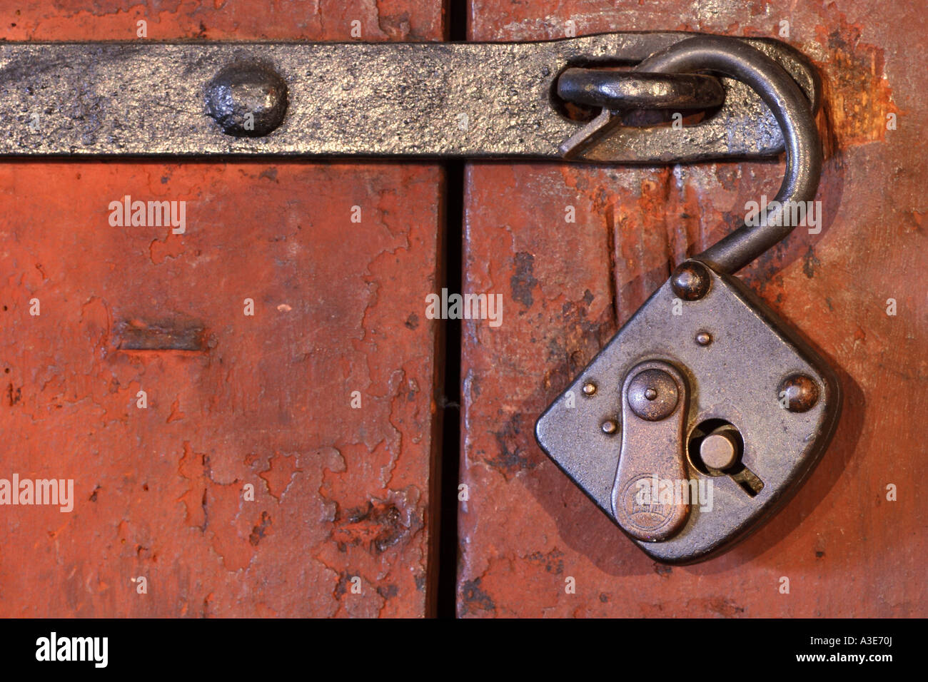Open old padlock Stock Photo - Alamy