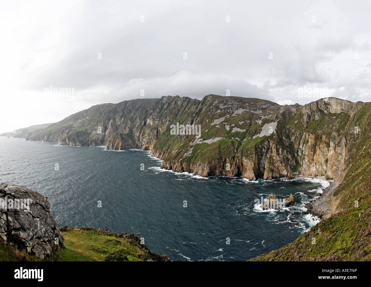 Slieve league cliff face hi-res stock photography and images - Alamy
