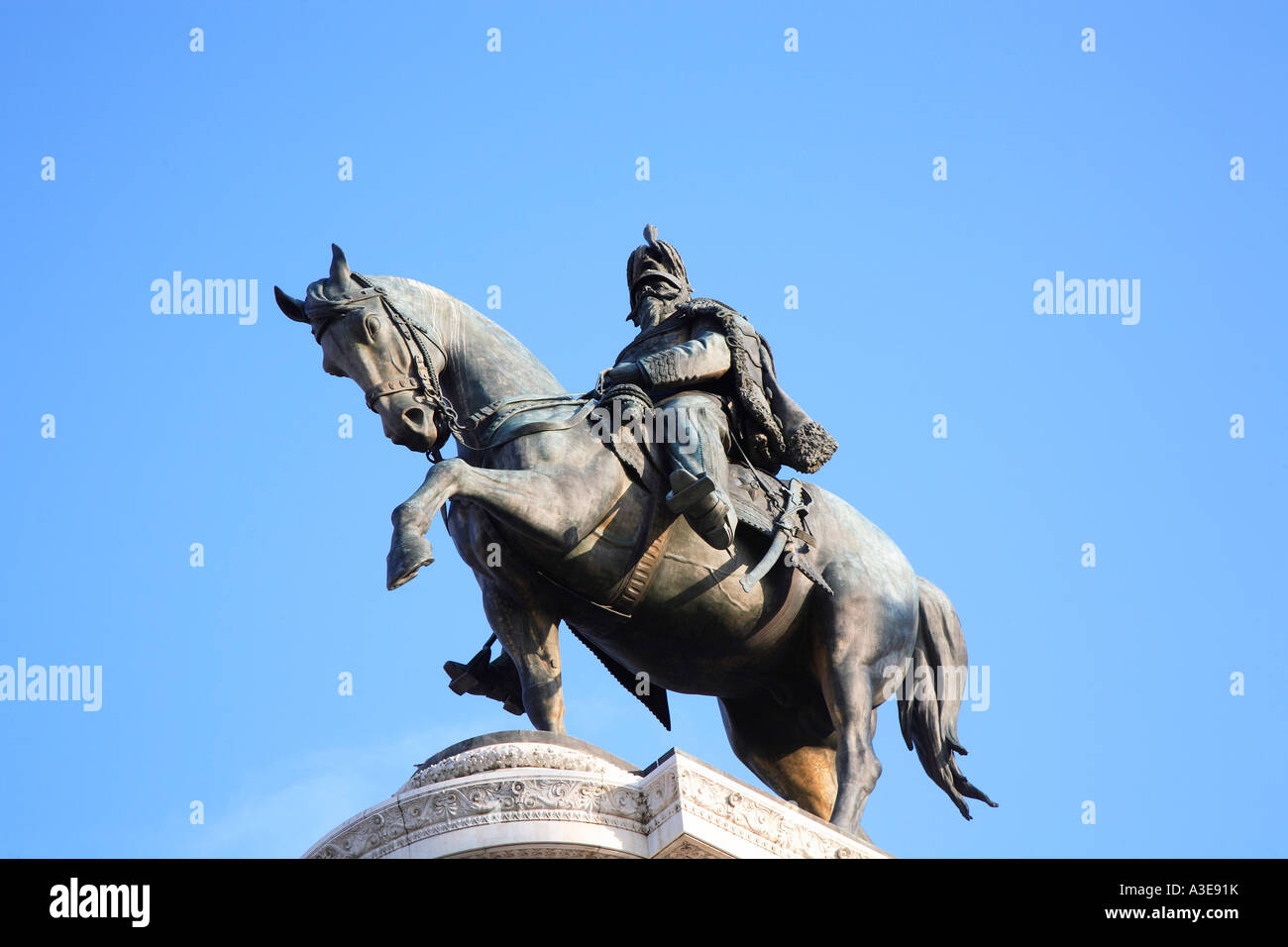 Rider's statue of Viktor Emmanuel II, Rome, Italy Stock Photo - Alamy