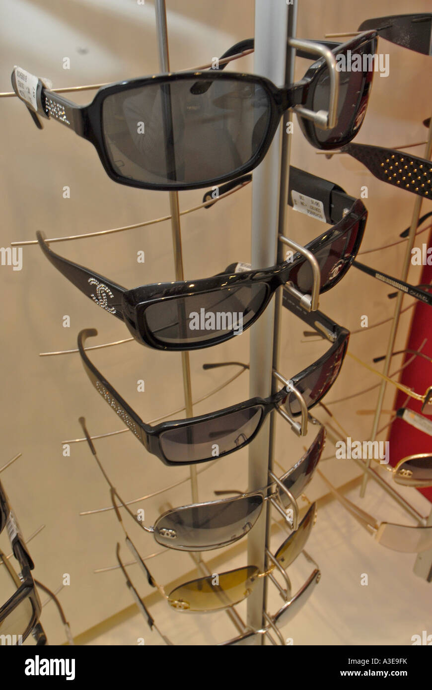 Sunglasses and glasses in a shop Stock Photo - Alamy