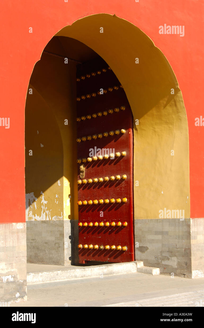 Gate temple hi-res stock photography and images - Alamy