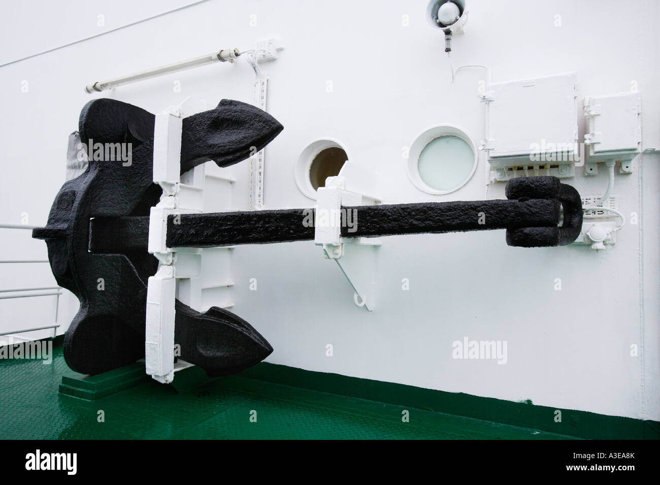 Ship anchor hi-res stock photography and images - Alamy