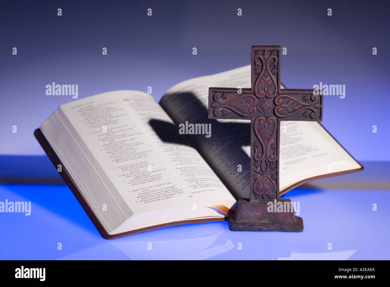 Cross and bible still life Stock Photo - Alamy