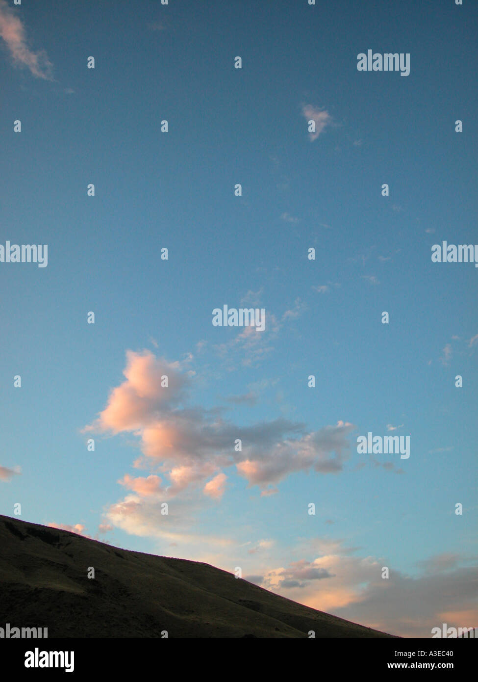Blue sky and clouds at sunset over rolling hill country Stock Photo - Alamy