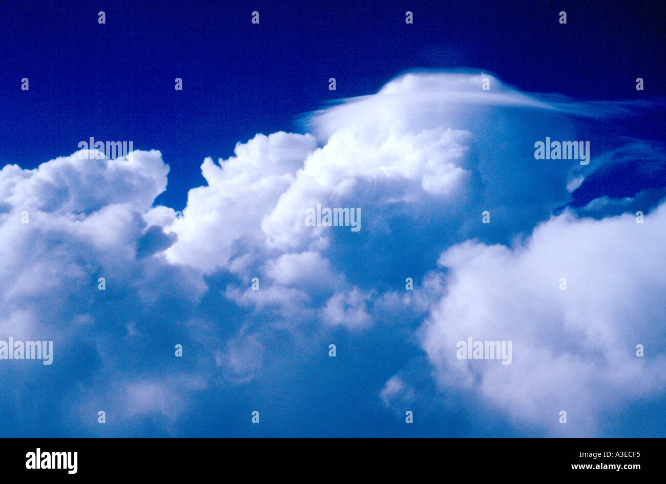 Blue sky with dramatic cloud formations Stock Photo - Alamy