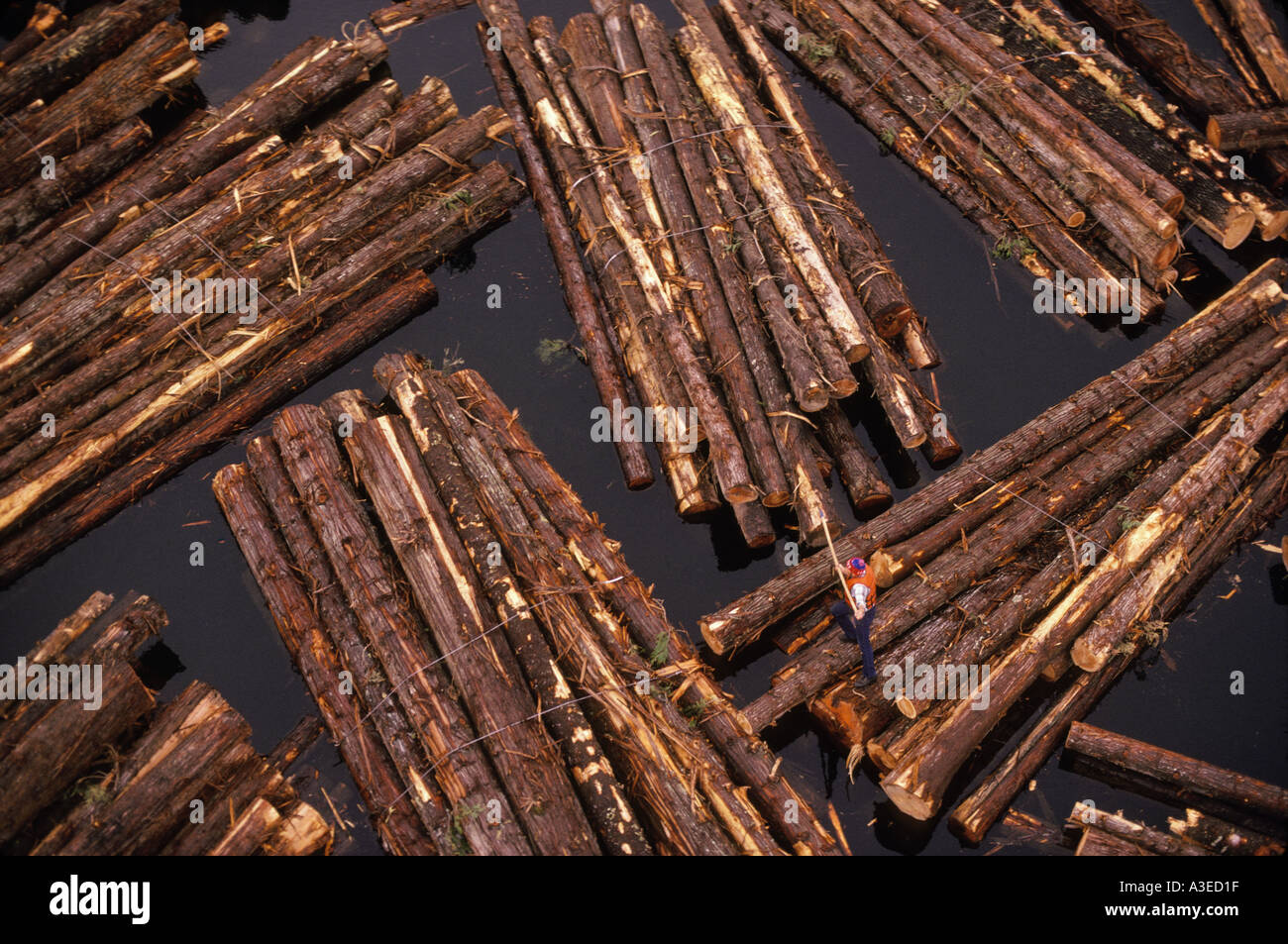 Floating log boom hi-res stock photography and images - Alamy