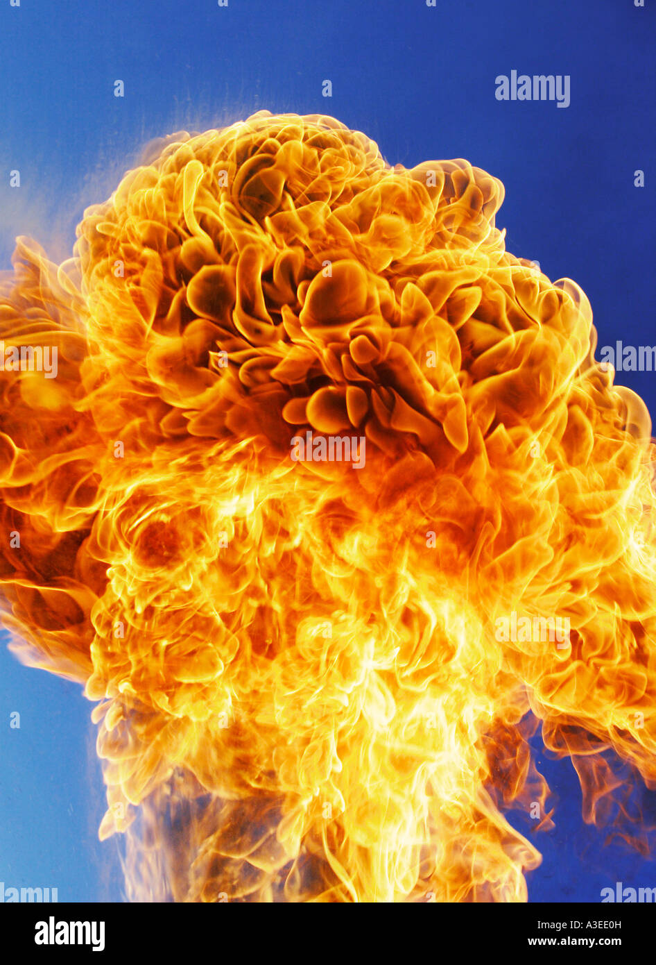 Flames hi-res stock photography and images - Alamy