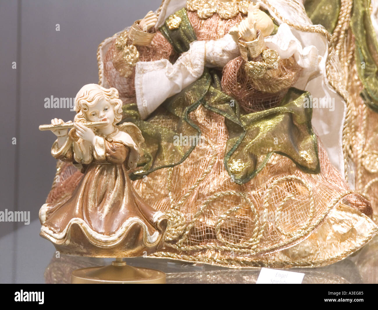 Christmas Santa Claus decoration in department store Stock Photo - Alamy