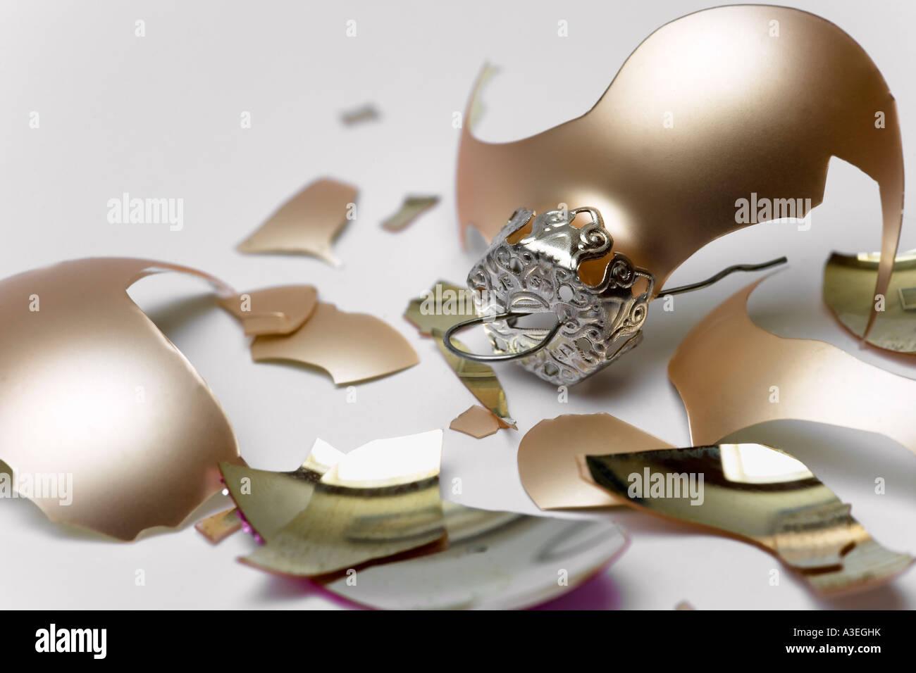 Broken ornaments hi-res stock photography and images - Alamy