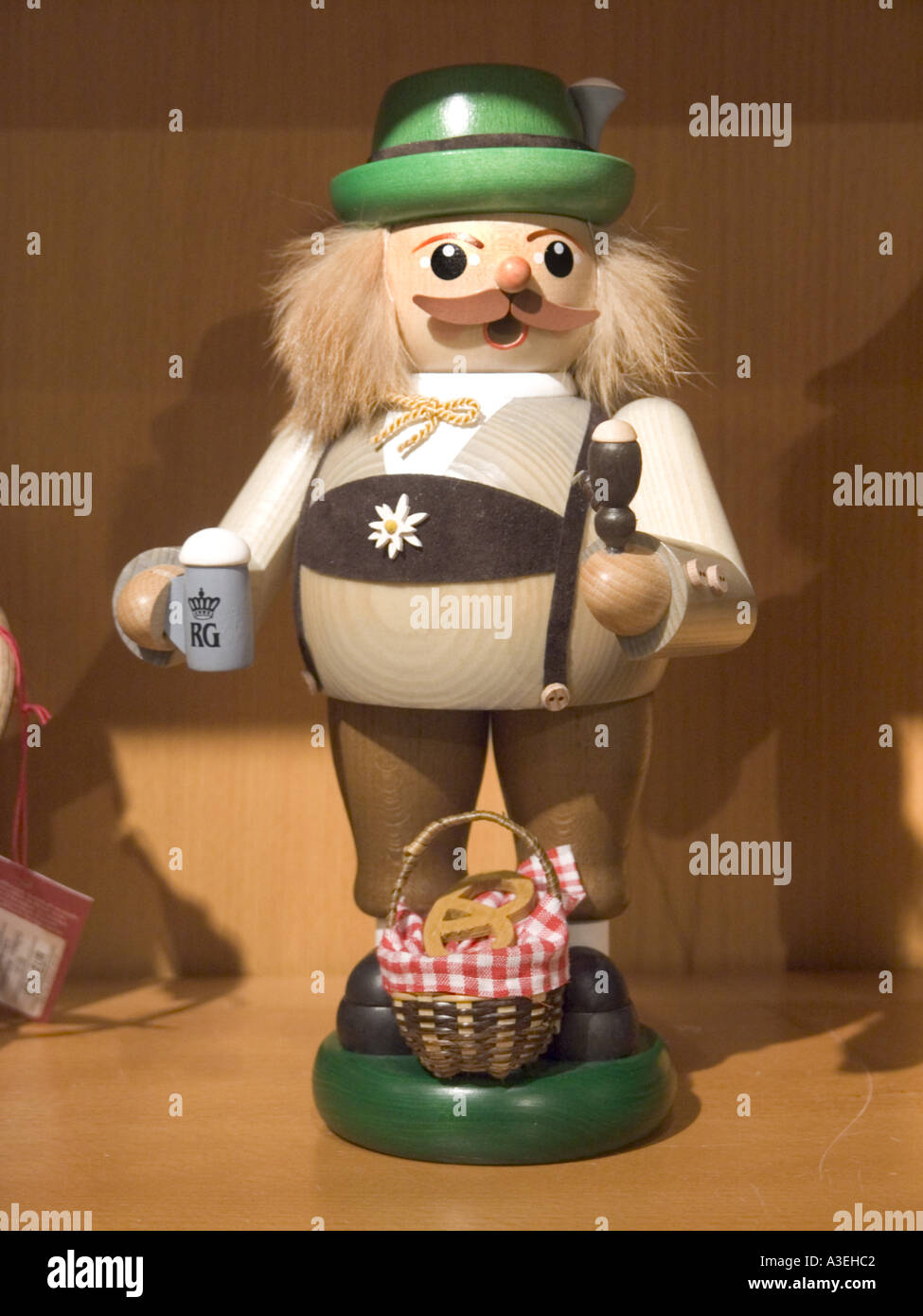 Status figure konig koenig king toy pupper fun funny curious humor ...