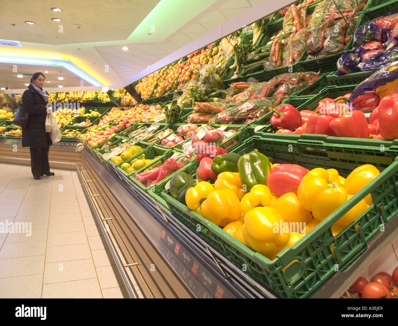 Supermarket super market shopping grocery center shop consume ...