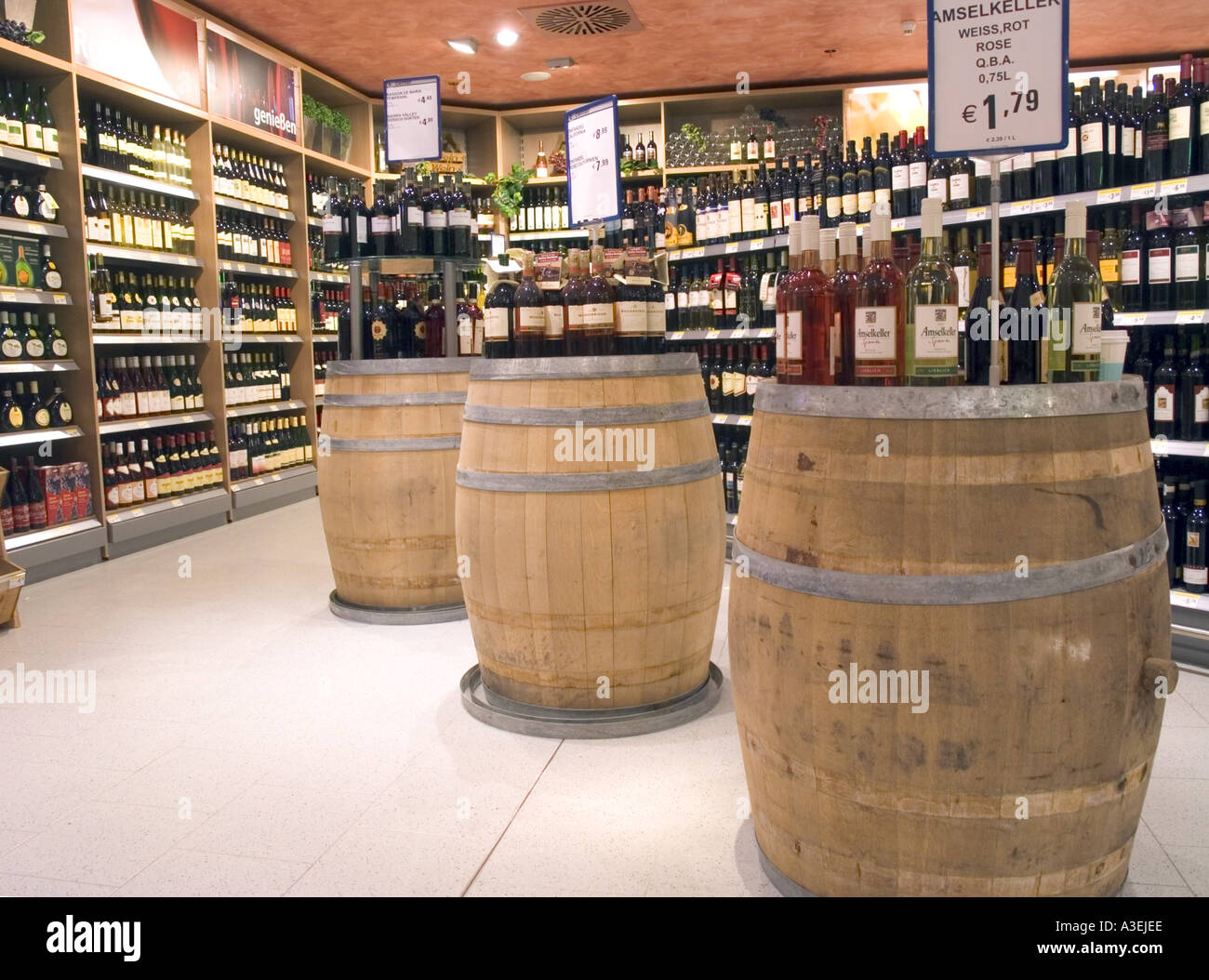 Supermarket super market shopping grocery center shop consume ...