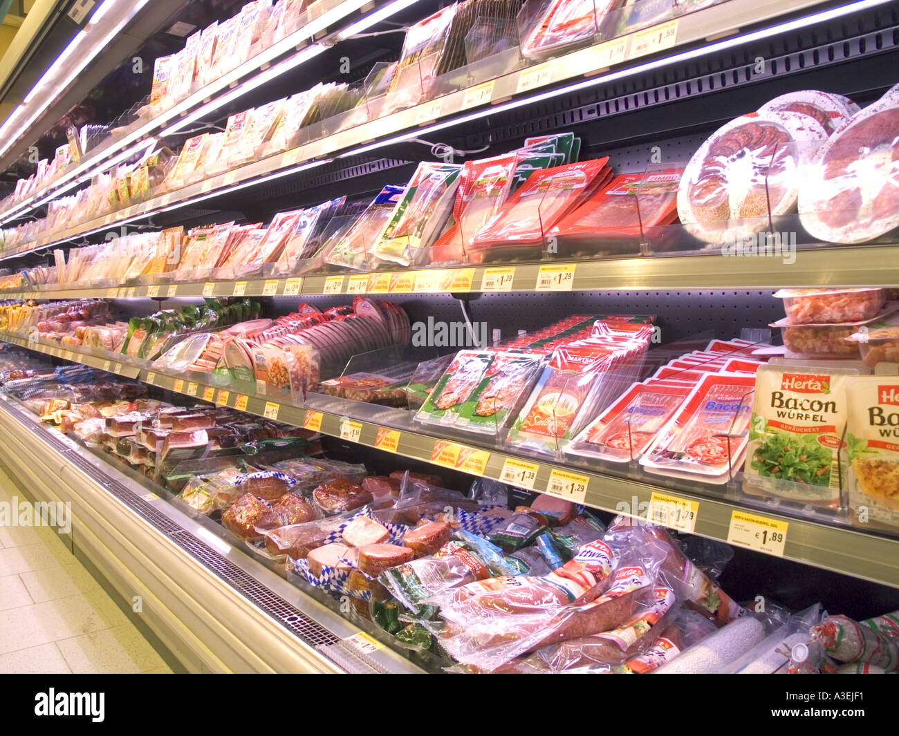 Supermarket super market shopping grocery center shop consume ...