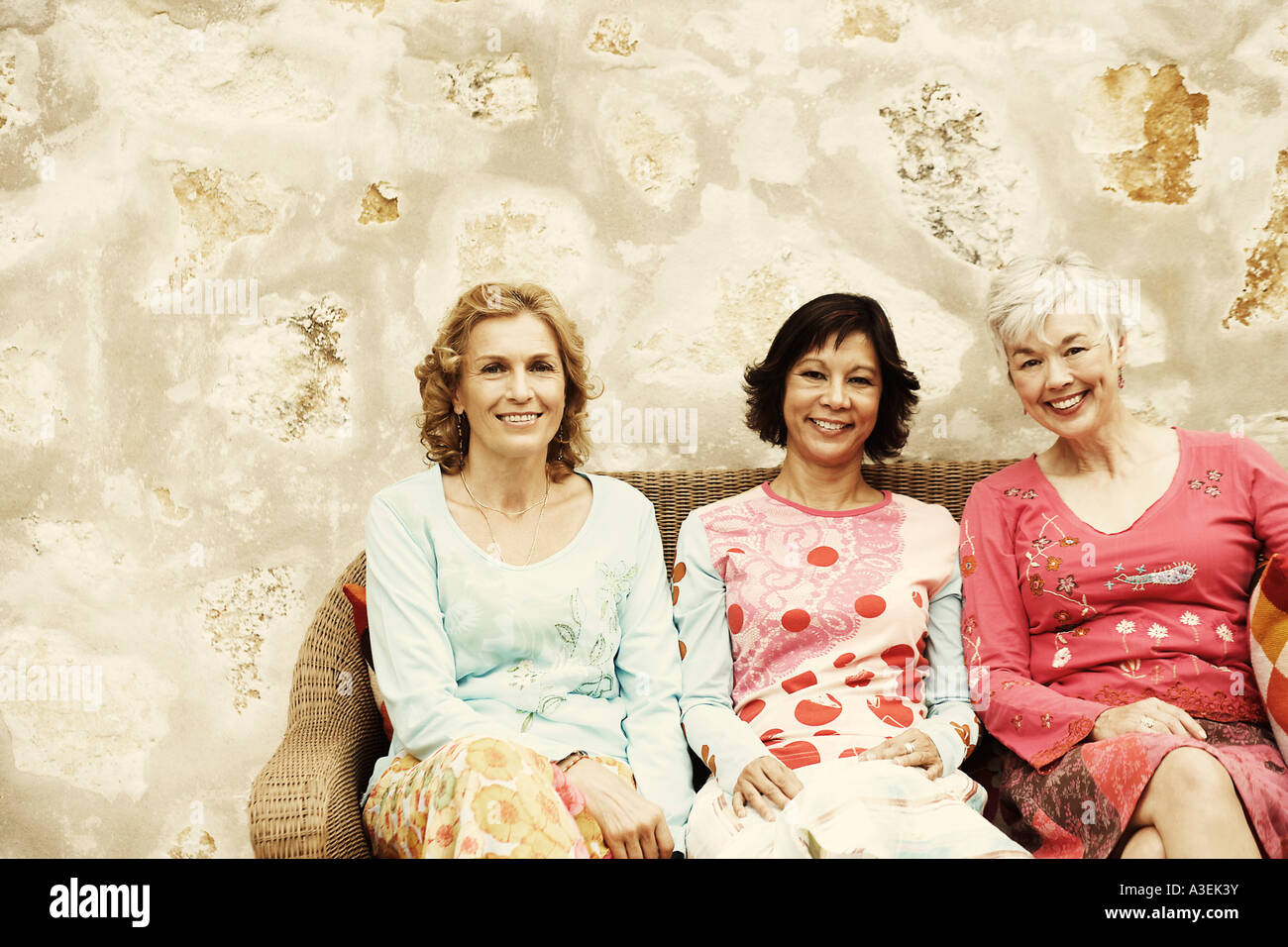 Short skirt legs crossed hi-res stock photography and images - Alamy