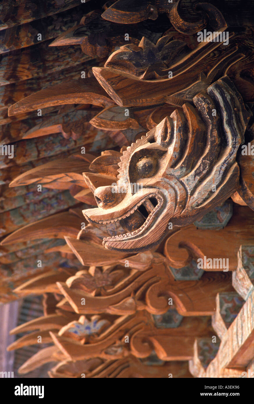 Temple roof dragon hi-res stock photography and images - Alamy