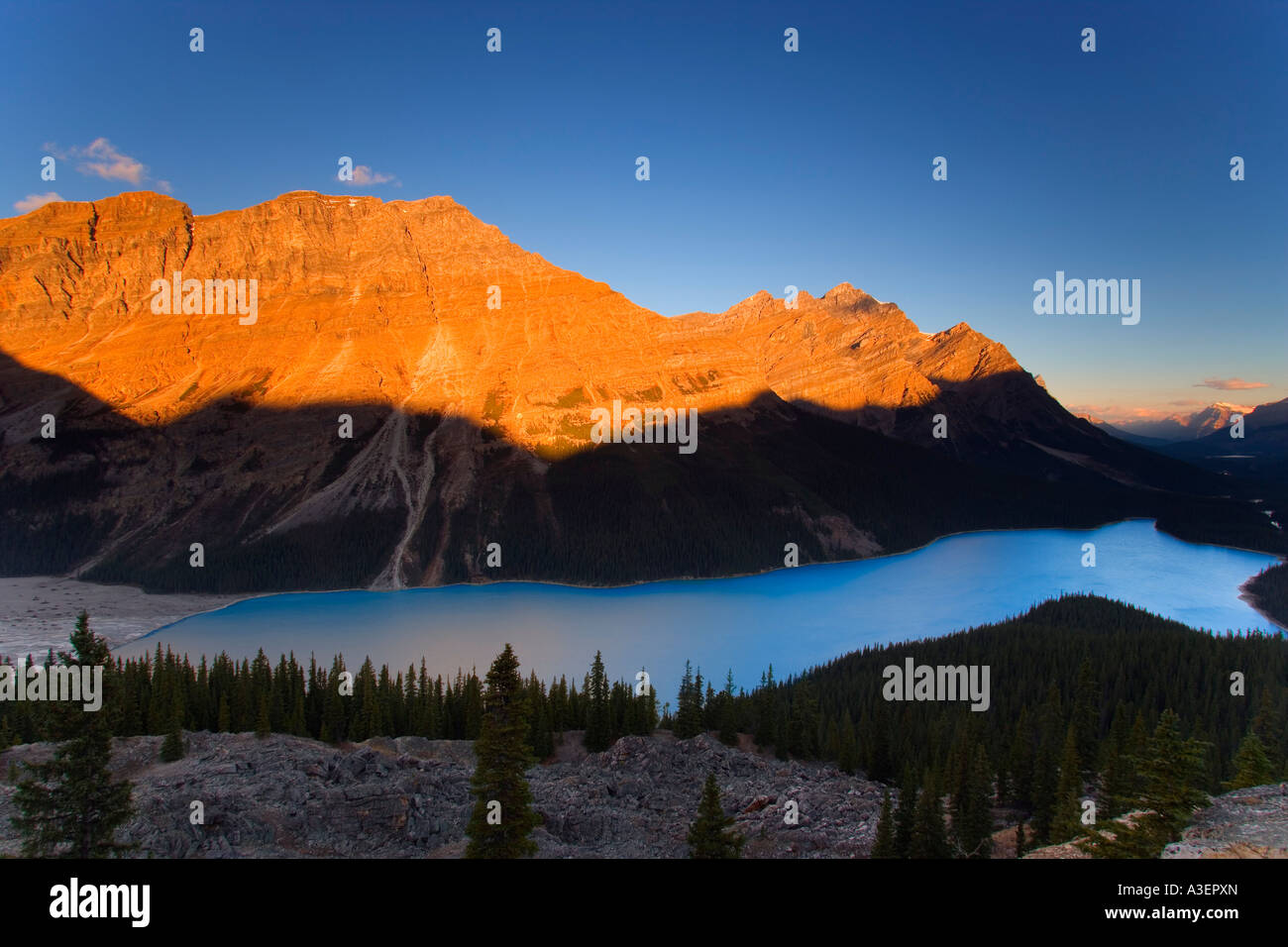 Sunset at peyto lake hi-res stock photography and images - Alamy