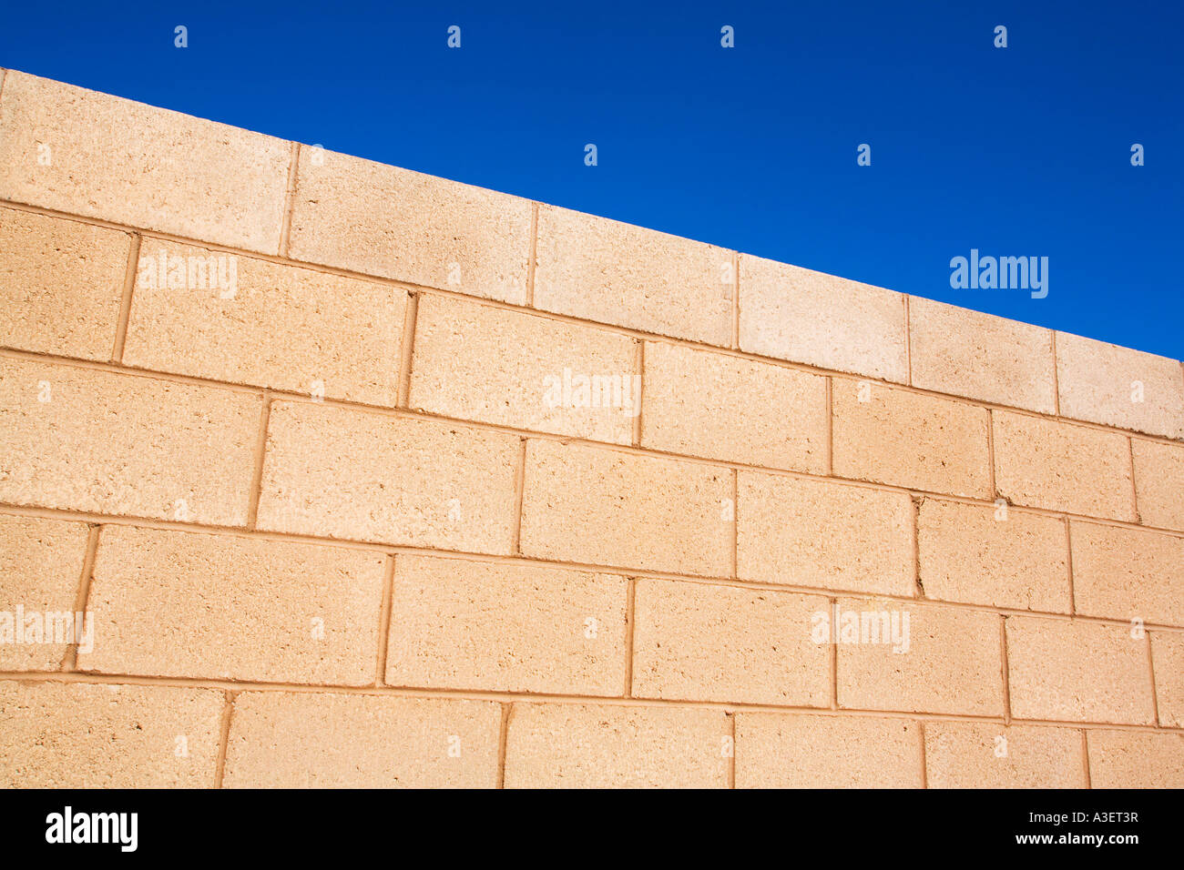 Cinder block wall Stock Photo - Alamy