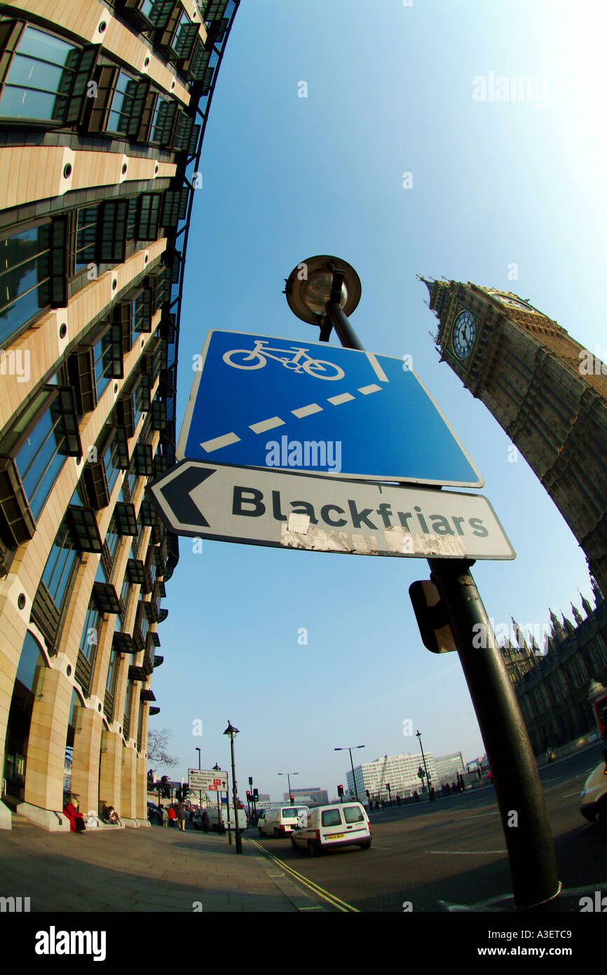 Blackfriars cycle route Big Ben Palace of Westminster London Stock ...
