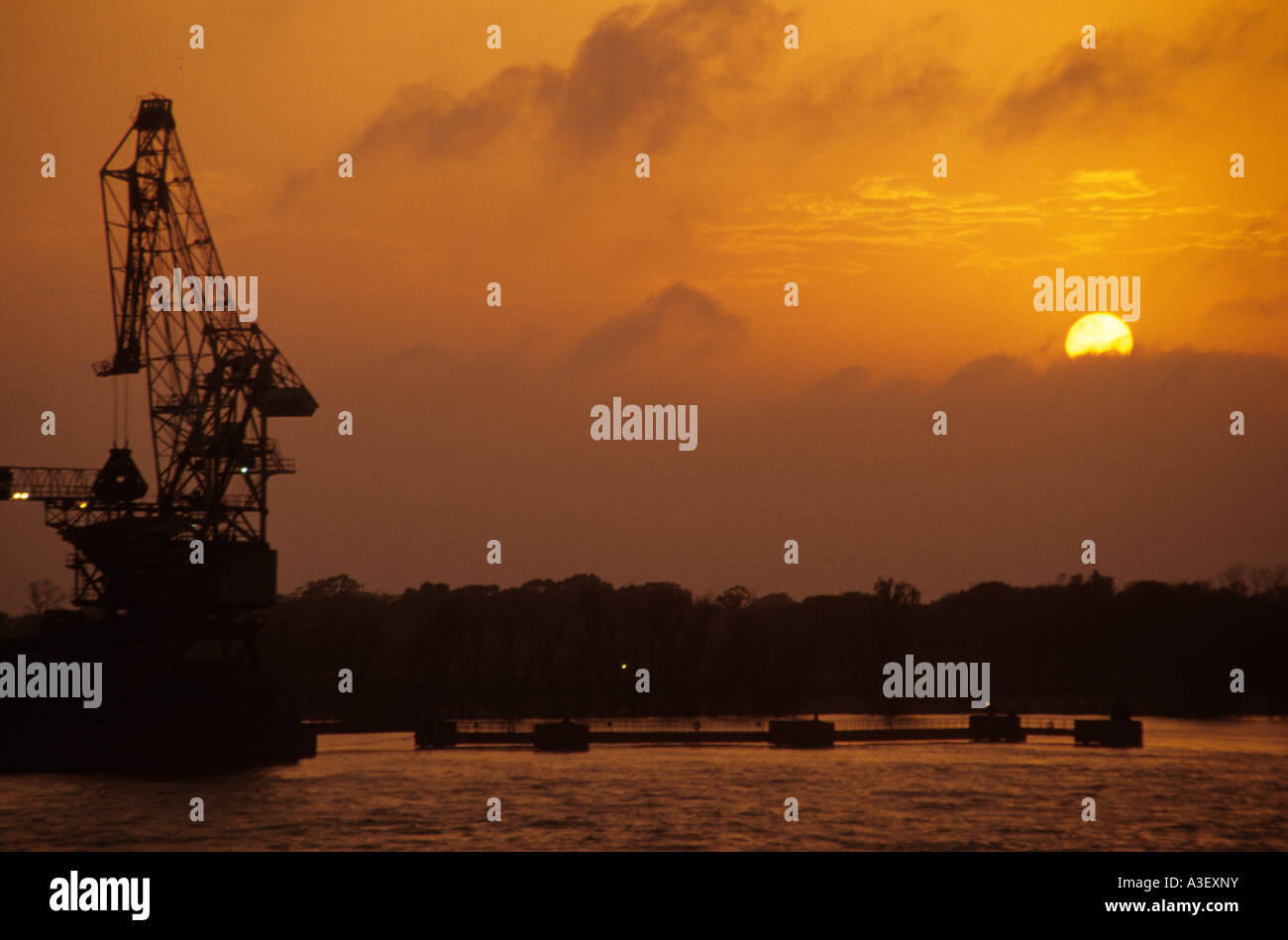 Drilling Rig Mississippi River Louisiana America USA Stock Photo - Alamy