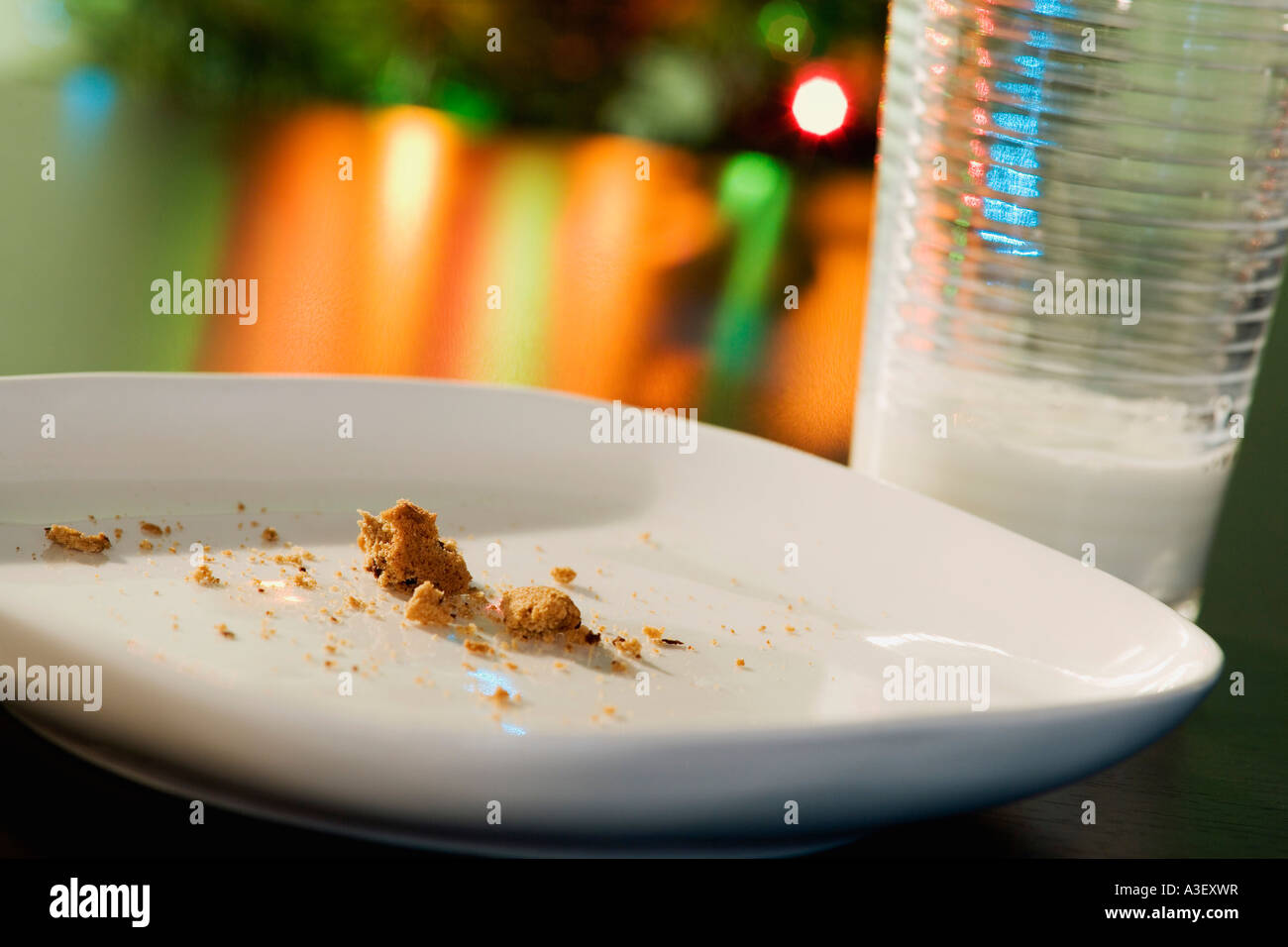 Empty cookie plate and glass of milk Stock Photo - Alamy